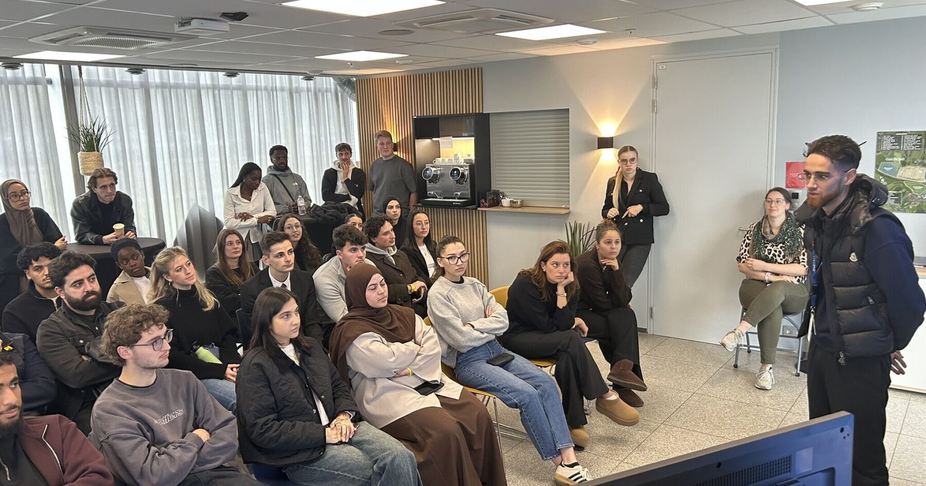 Visite de Liège Airport pour les étudiant·e·s en International Business ...