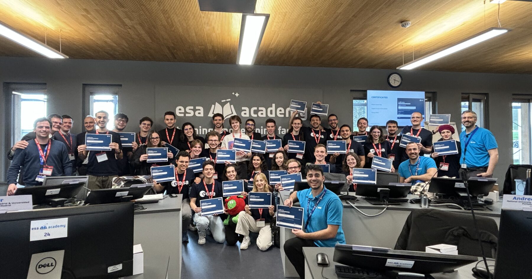 Partage d’expérience : Raphaël Cremer nous raconte son immersion à l’ESA, le centre spatial ...