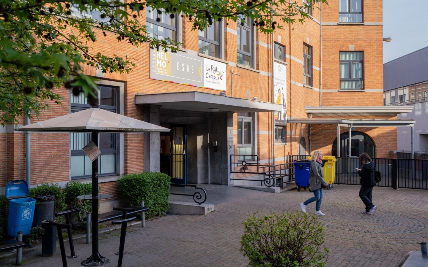 Devenir travailleur social s’inscrire HELMo ESAS ? Profils Formation