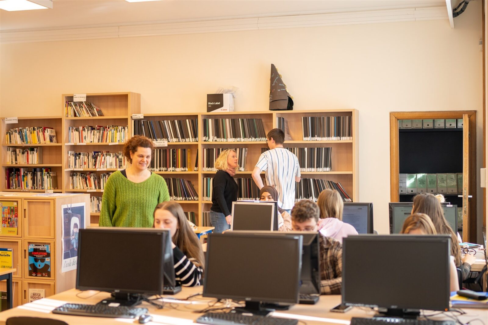 HELMo ESAS Liège département social Bibliothèque Caféteria