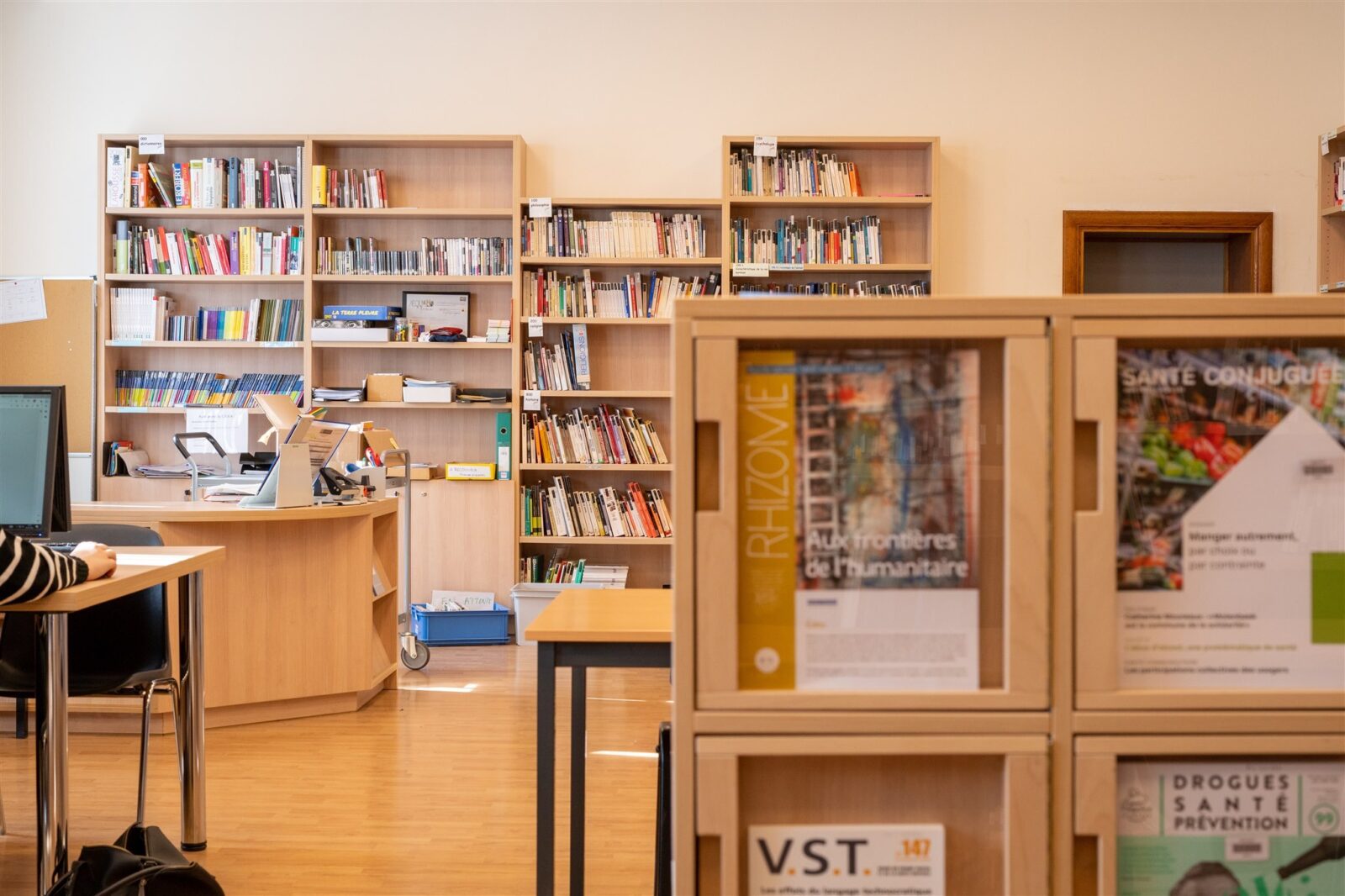 HELMo ESAS Liège département social Bibliothèque Caféteria