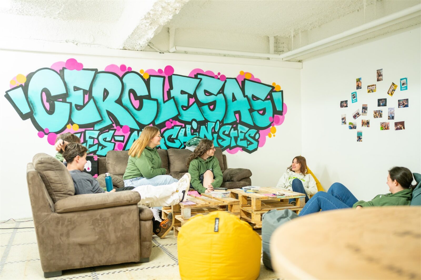 HELMo ESAS Liège département social Bibliothèque Caféteria