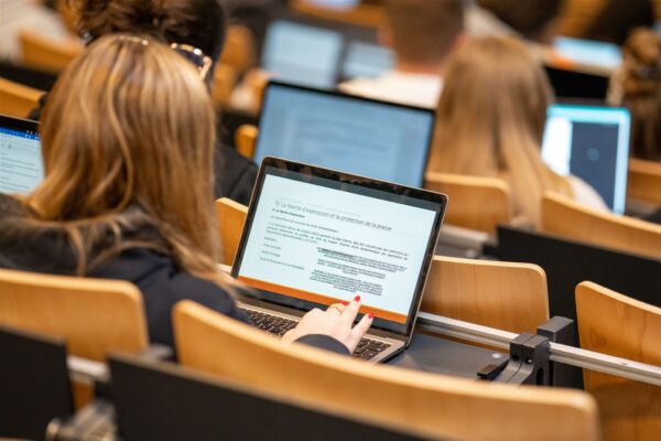 Débouché passerelle master formation continue Assistant social HELMo
