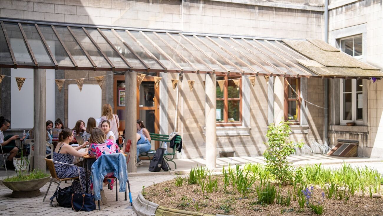 Campus CFEL Charte formation éducateur cafétéria bibliothèque Liège