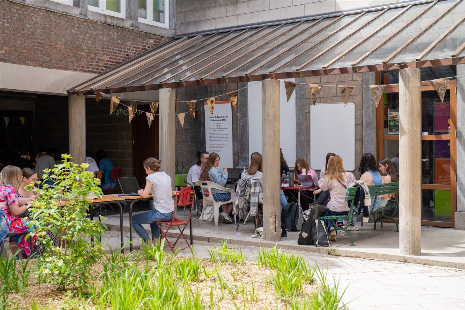 Campus CFEL Charte formation éducateur cafétéria bibliothèque Liège