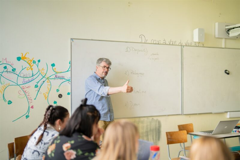 Campus CFEL Charte formation éducateur cafétéria bibliothèque Liège